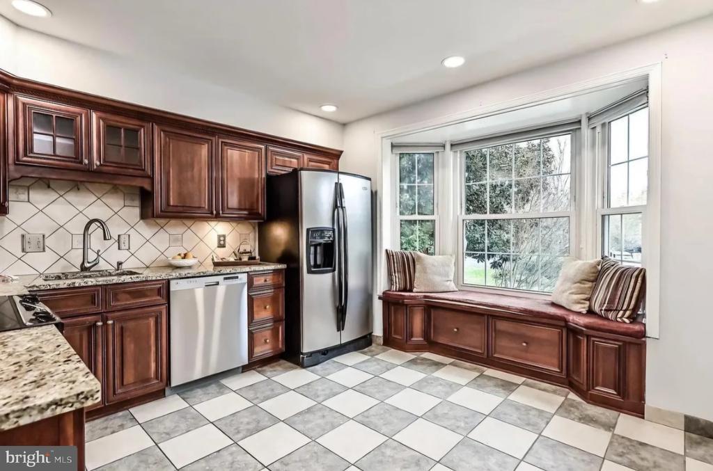 8242 Taunton Pl, West Springfield, VA 22152 - Townhome Rentals in West ...