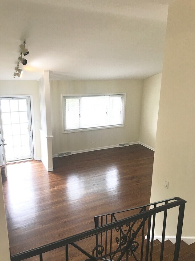 9067 N Clifton Ave, Niles, IL 60714 - Townhome Rentals in Niles IL ...