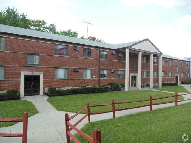 Apartments for Rent with a Walk-In Closet in Covedale OH | Apartments.com