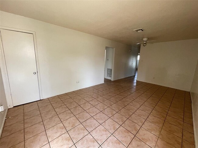 9436 Tooley Dr, Houston, TX 77031 - Room for Rent in Houston, TX ...