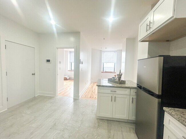 209 Bank St Unit 201, New London, CT 06320 - Room for Rent in New ...