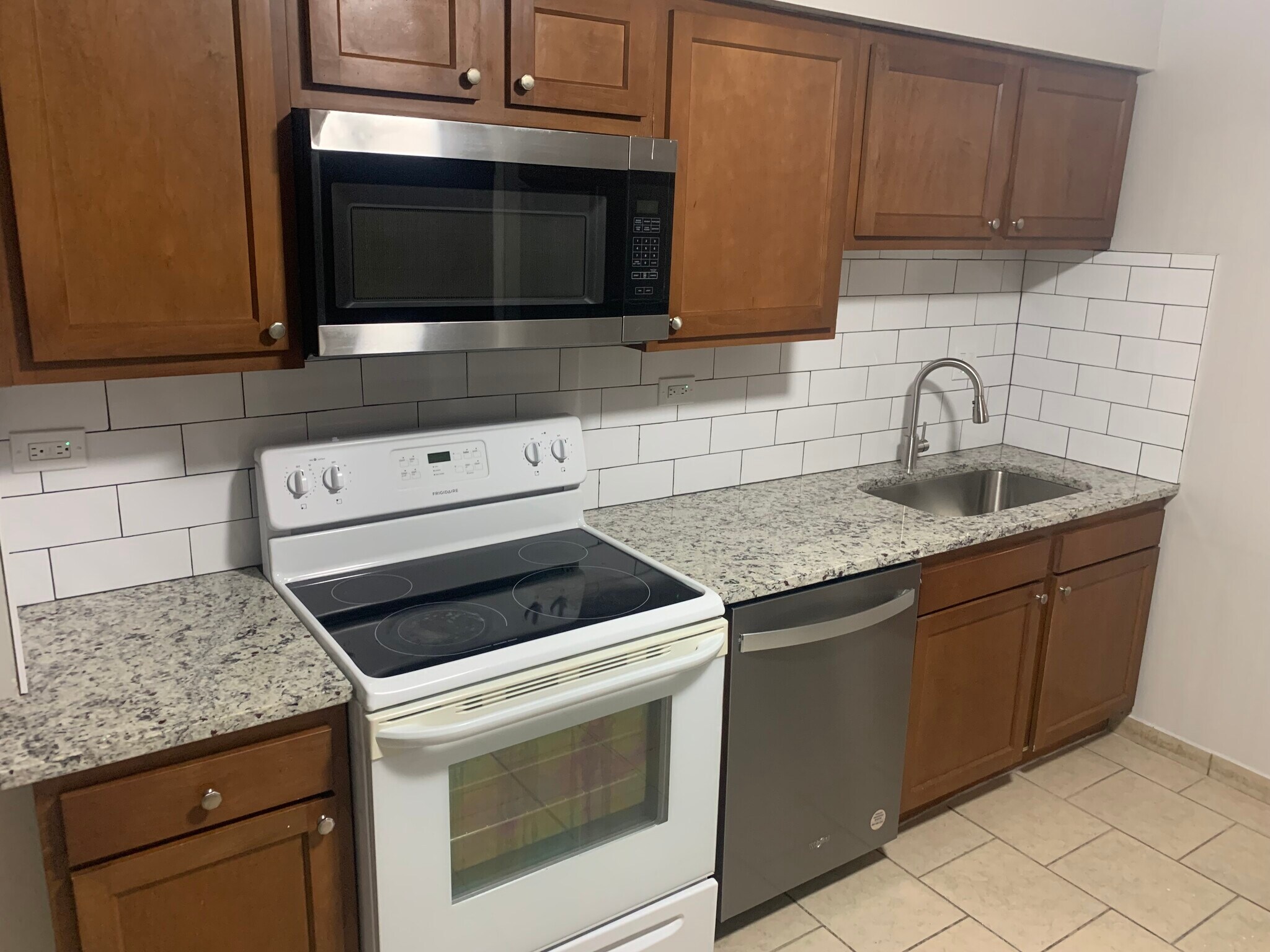 1703 W Victoria Dr Unit 302, Mount Prospect, IL 60056 - Condo for Rent ...