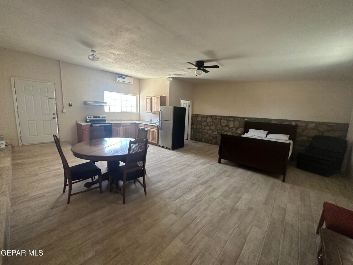 4640 La Luz Ave Unit B, El Paso, TX 79903 - Room for Rent in El Paso ...