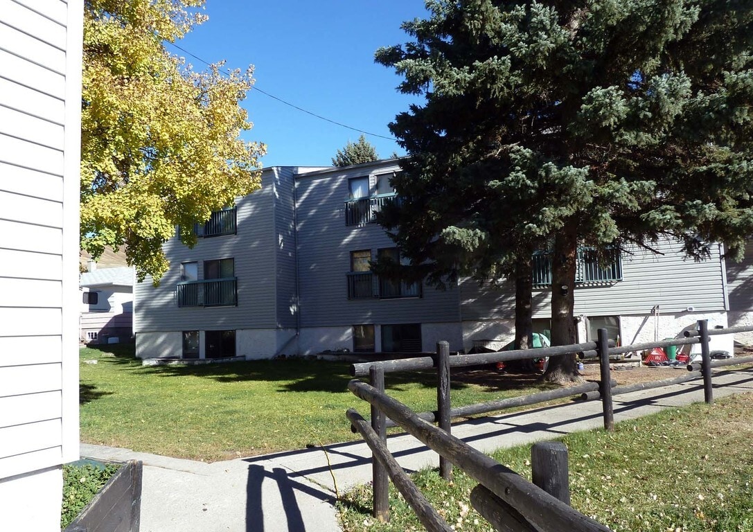Cochrane House Apartments Apartments - 205 Ross Ave Cochrane, AB ...