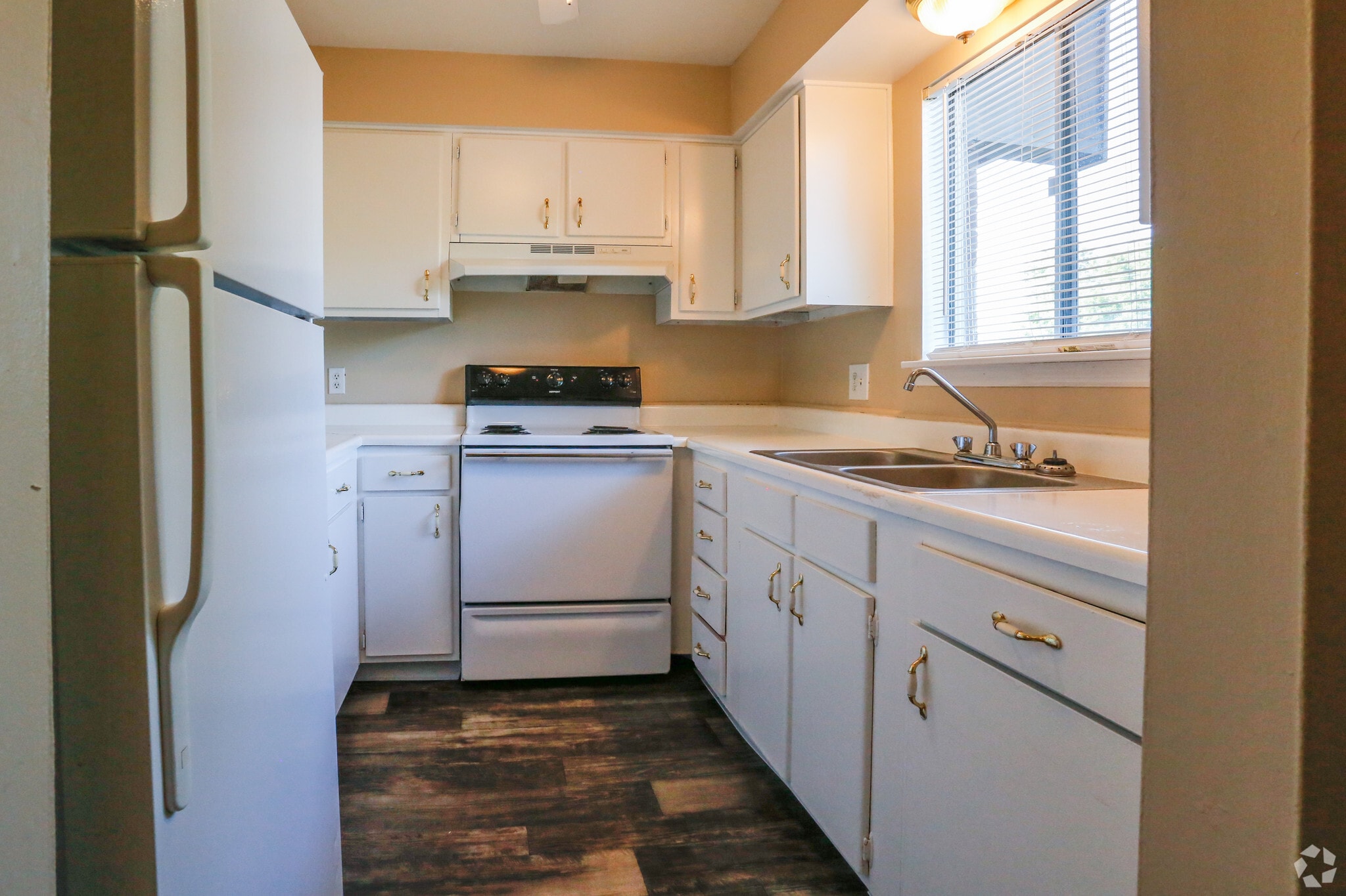 Carriage House Apartments - 601 W Wenger Rd Englewood, OH 45322 ...