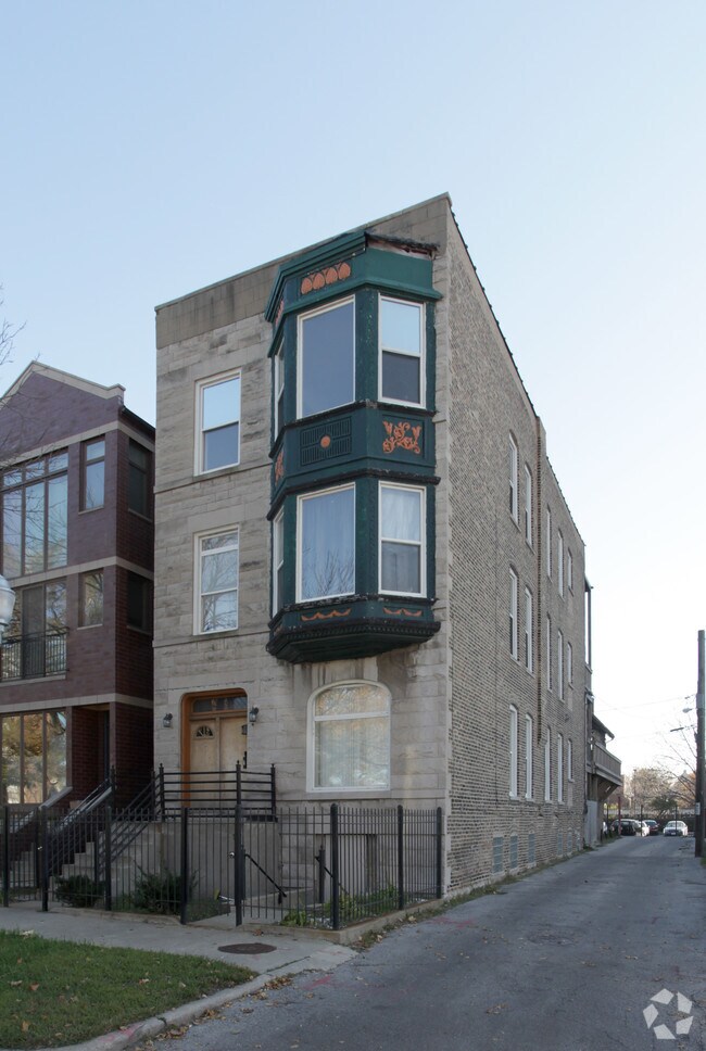 421 E 41st St Chicago, IL 60653 Rentals - Chicago, IL | Apartments.com