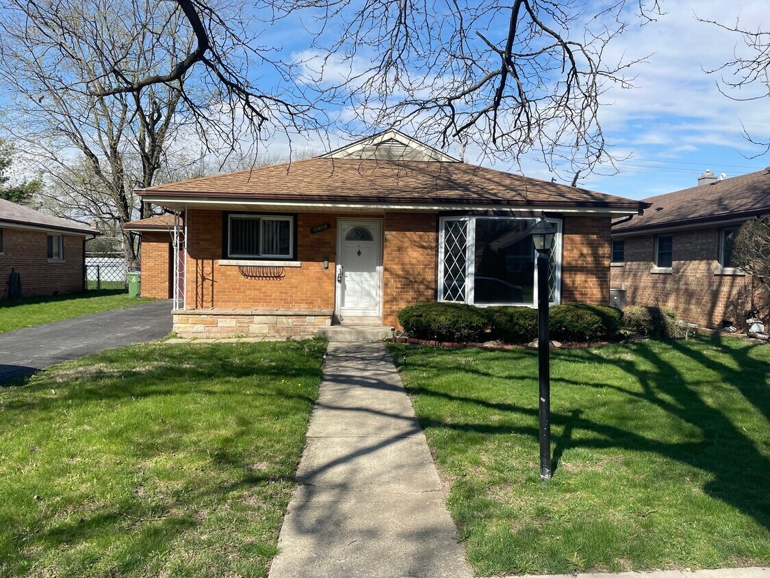 10808 S Keeler Ave, Oak Lawn, IL 60453 - House Rental in Oak Lawn, IL ...