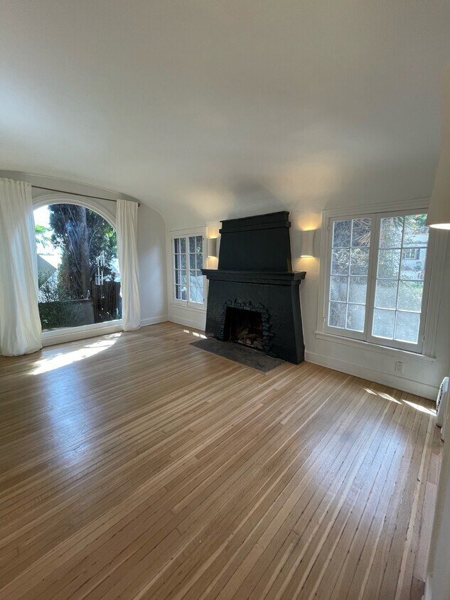 2076 Paramount Dr, Los Angeles, CA 90068 - Townhome Rentals in Los ...