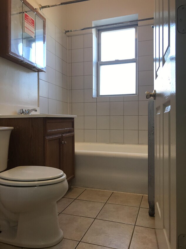 7108 S Rhodes Ave Unit 315, Chicago, IL 60619 - Room for Rent in ...