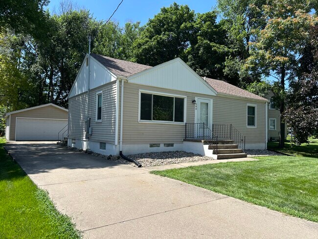 Triangle Village Apartments for Rent with Washer & Dryer - Waukee, IA ...