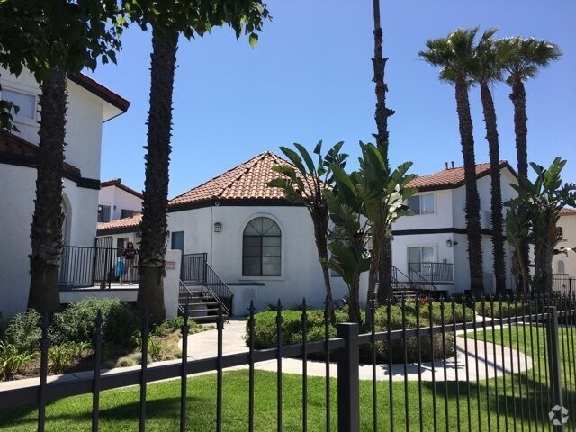 2 Bedroom Apartments for Rent under $2,700 with Washer & Dryer in ...