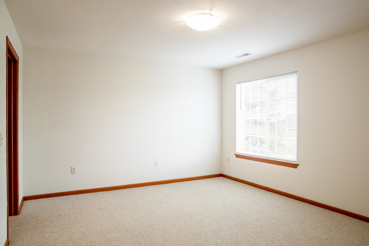Hawthorne Place Apartments - 1105 Hawthorne Pl Pewaukee, WI 53072 ...