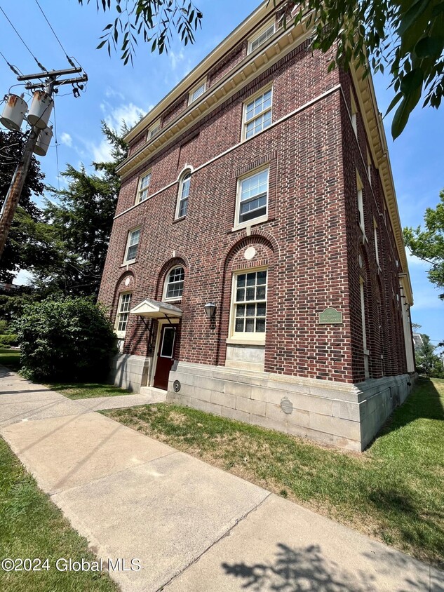 99 Spring St Unit R16102, Saratoga Springs, NY 12866 - Room for Rent in ...
