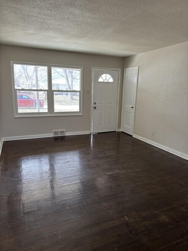 2524 SE Virginia Ave, Topeka, KS 66605 - House Rental in Topeka, KS ...