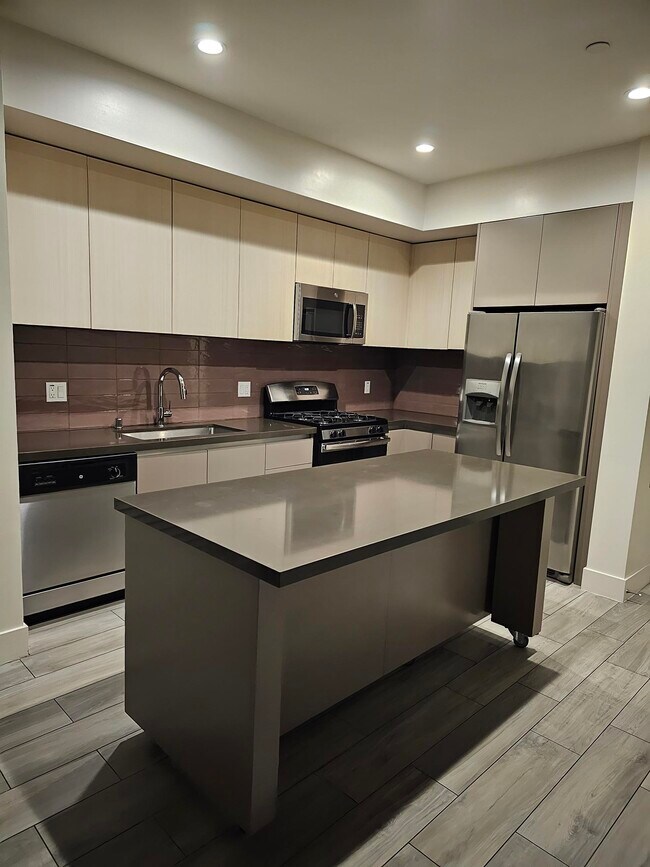 Bakman Avenue - Apartments in North Hollywood, CA | Apartments.com