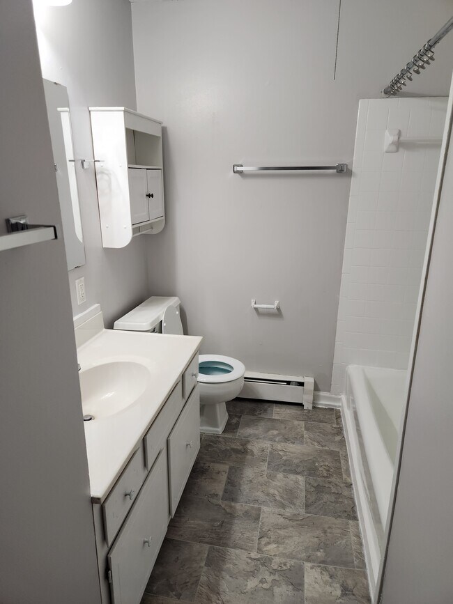 942 Dayton Dr Unit 4, Galesburg, IL 61401 - Apartments in Galesburg, IL ...