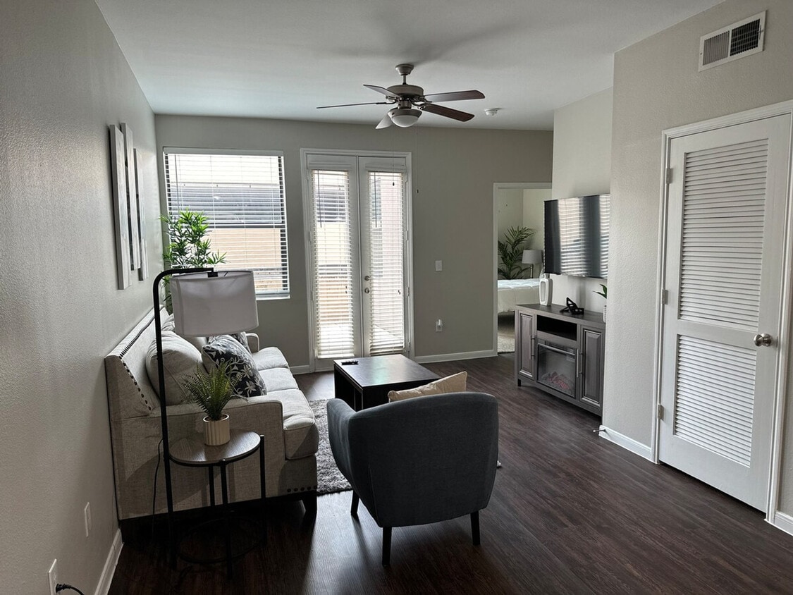 800 W Sam Houston Pkwy N Unit SI ID1335680P, Houston, TX 77024 ...