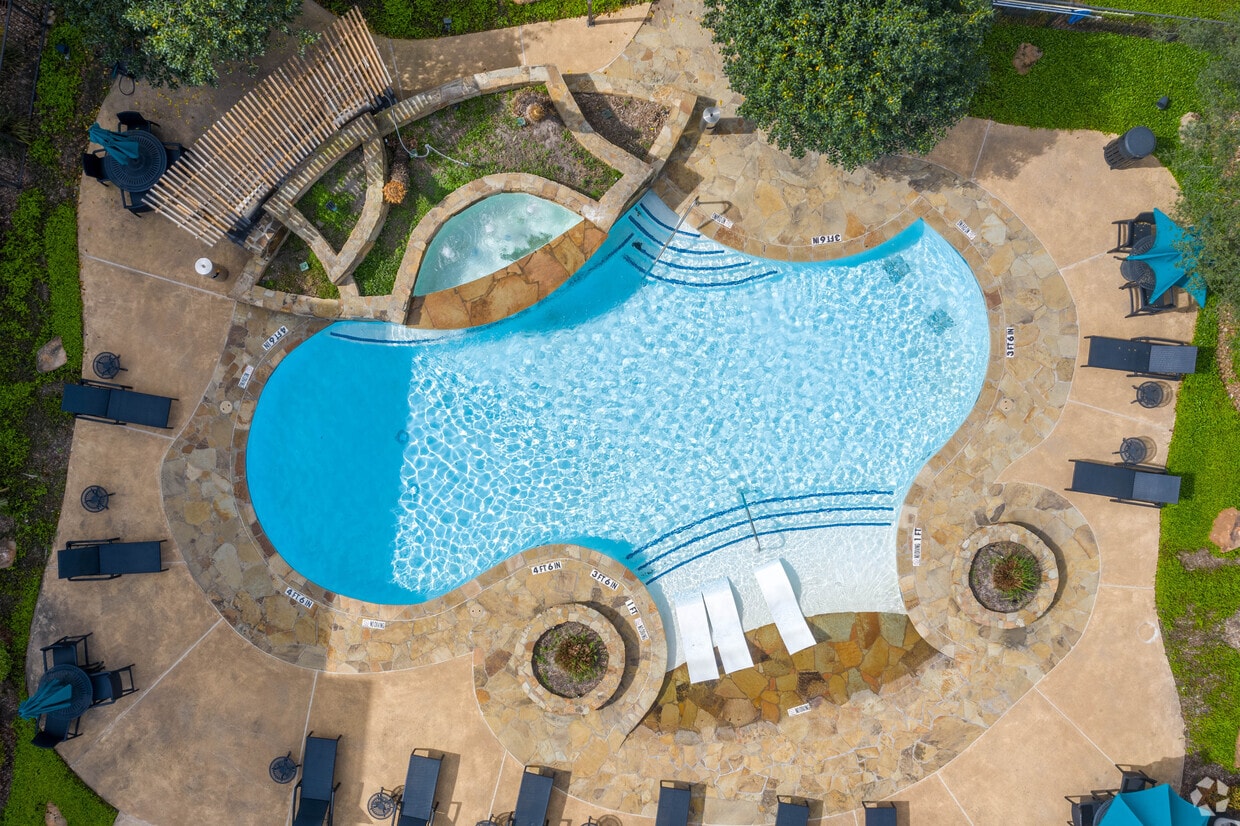 Hadley Midtown - 2303 Louisiana St Houston, TX 77006 | Apartments.com