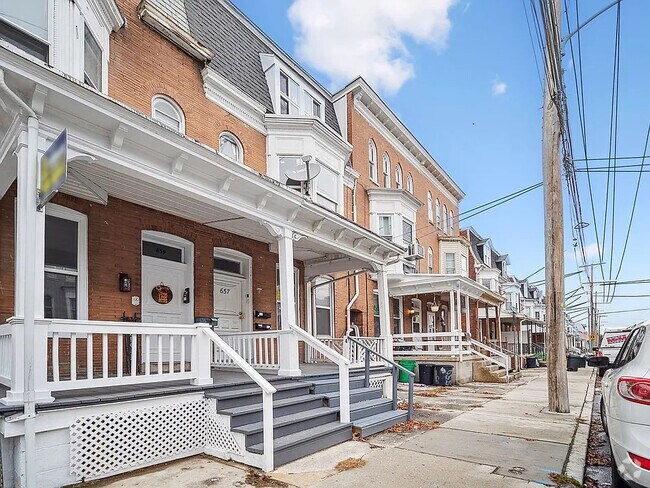 Salem Square Apartments for Rent with High Ceilings - York, PA ...