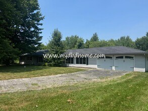 Apartments for Rent with a Dog Park in Leo-Cedarville IN