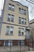Droyer's Point Houses for Rent with High Ceilings - Jersey City, NJ