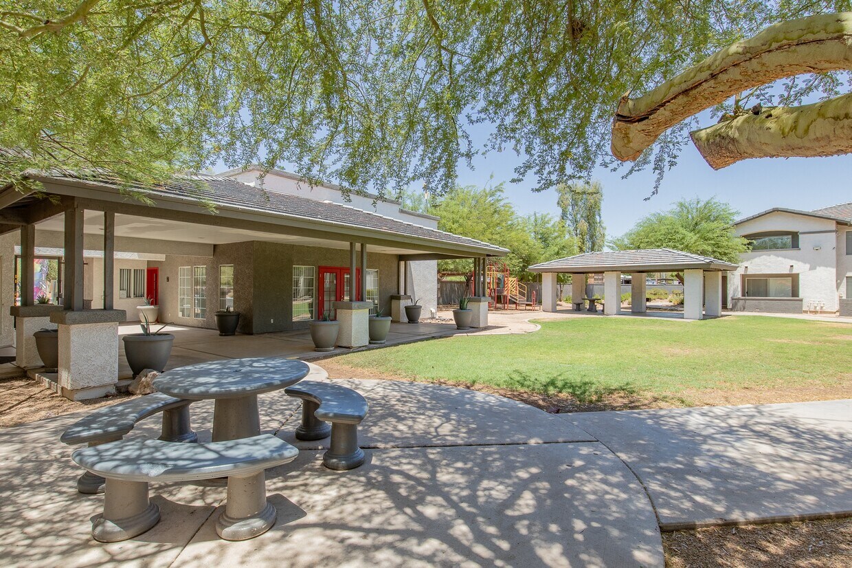 Agave Court Apartments In Phoenix Az