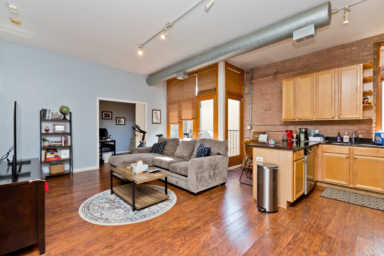 2144 W Rice St Unit 2, Chicago, IL 60622 - Condo for Rent in Chicago ...