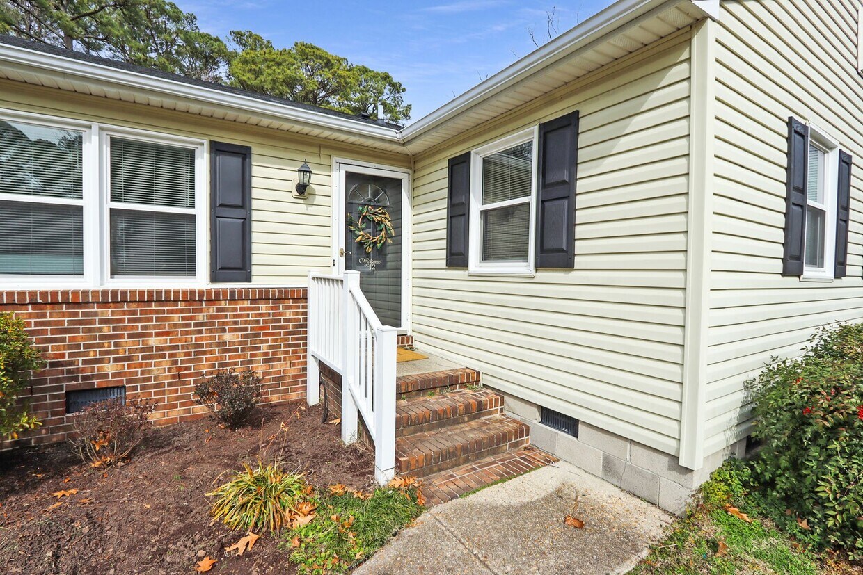 12 Locust Run, Poquoson, VA 23662 - House Rental in Poquoson, VA | Apartments.com