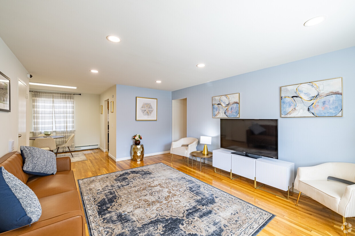 Cloverleaf Gardens - 20 Foster Way Woodbridge, NJ 07095 | Apartments.com
