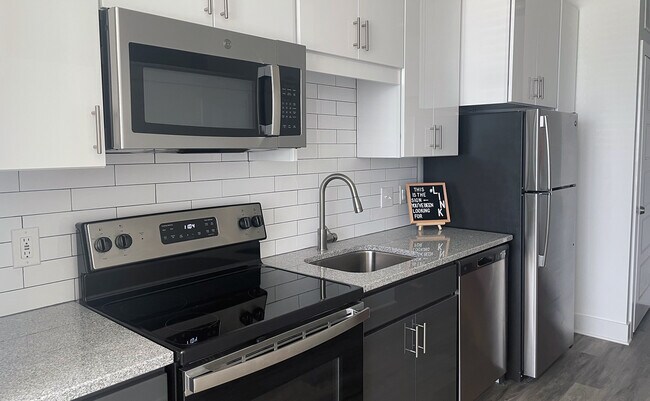 Link Apartments® H Street Rentals in Washington at 1701 H St NE ...