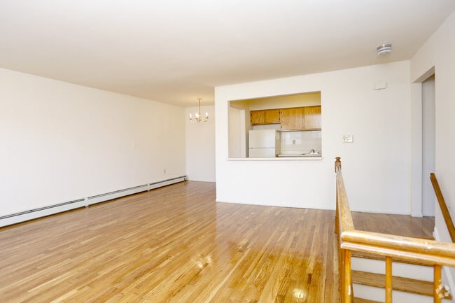 Hampton Gardens Apartments - Middlesex, NJ | Apartments.com