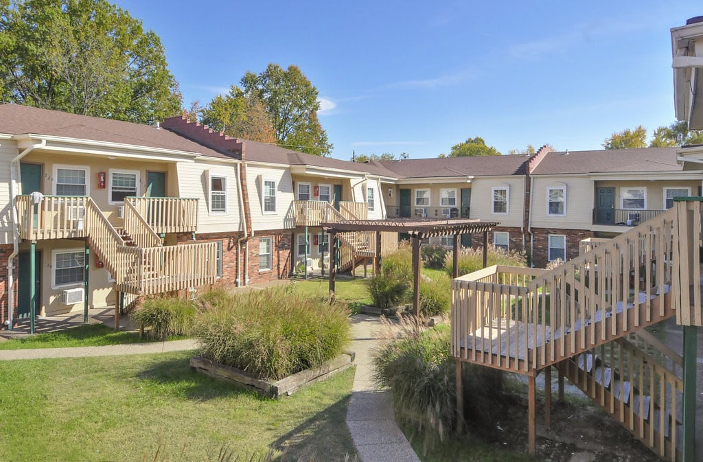 Maple Run Apartments - 6703 Strawberry Ln Louisville, KY 40214 ...