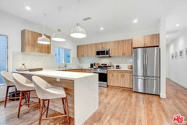 434 N Ogden Dr Unit 436 1/2, Los Angeles, CA 90036 - Condo for Rent in ...