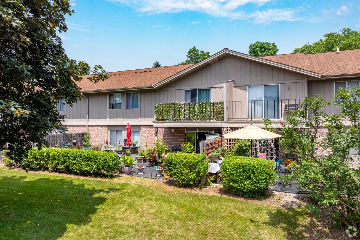 Mequon Parc Apartments - 5900-6010 W Lucerne Ct Mequon, WI 53092 ...