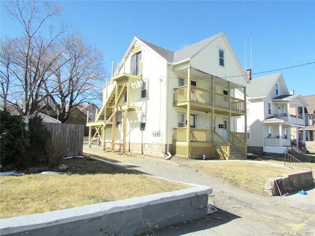 154 Washington Ave Unit 3rd Floor, Torrington, CT 06790 - Room for Rent ...