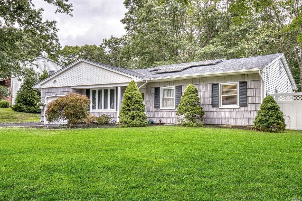 27 Winfield Davis Dr, Coram, NY 11727 - House Rental in Coram, NY ...