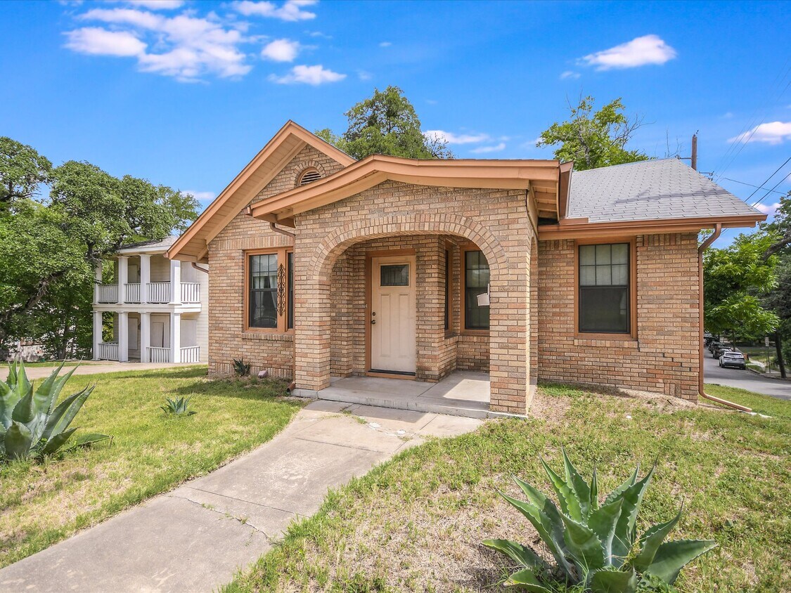 806 E Dean Keeton St, Austin, TX 78705 - House Rental in Austin, TX ...