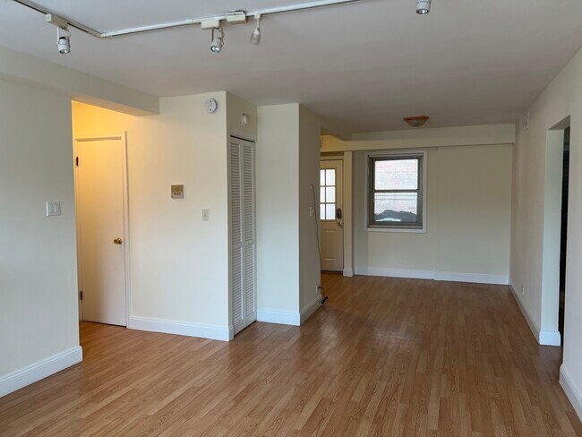 7515 N Damen Ave Unit E2, Chicago, IL 60645 - Condo for Rent in Chicago ...