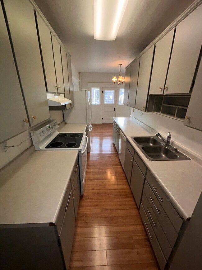 1511 Adams Ave - Apartment for Rent in La Grande, OR | Apartments.com