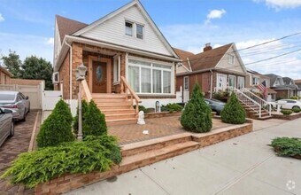 Old Howard Beach Apartments for Rent with a Swimming Pool - Howard ...