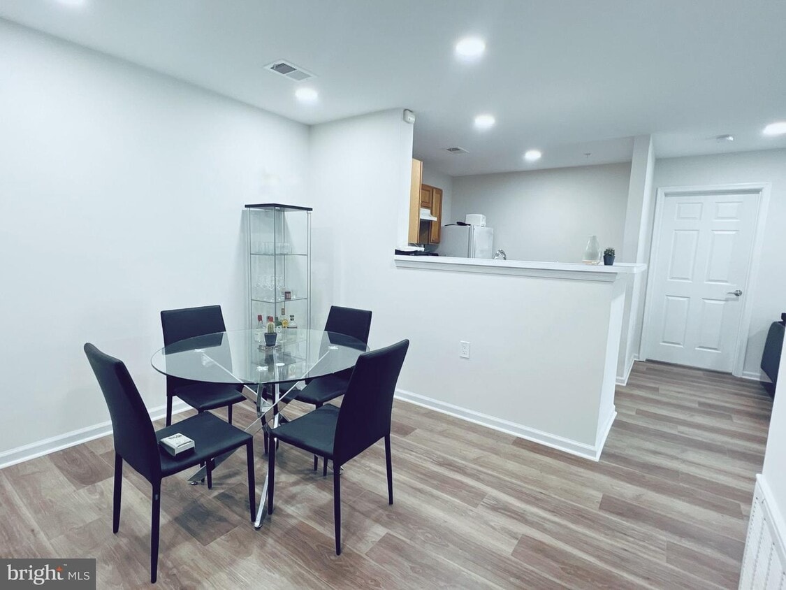 1066 Gardenview Loop Unit 204, Woodbridge, VA 22191 - Room for Rent in ...