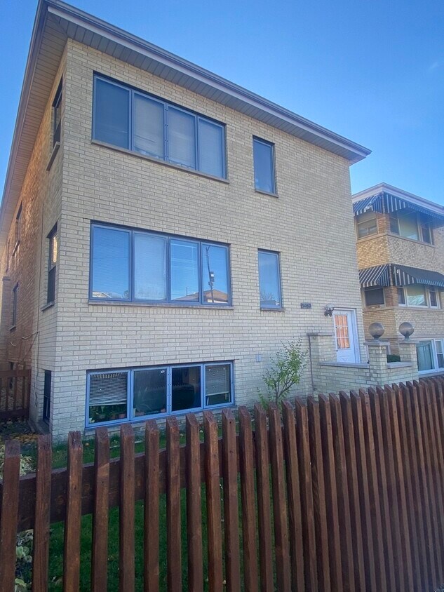5743 W Addison St, Chicago, IL 60634 - House Rental in Chicago, IL ...