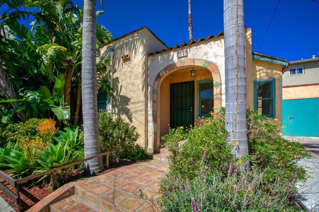 2 Bedroom Dog Friendly Houses under $4,000 in Los Angeles, CA - 190 ...