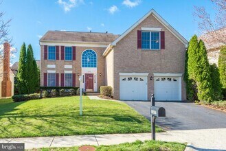 Crippens Corner Apartments for Rent with Extra Storage - Reston, VA ...