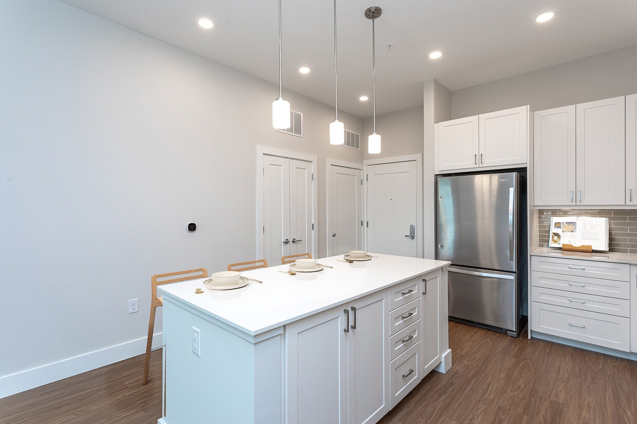 Avalon Carmel Commons - 11255 Carmel Commons Blvd Charlotte, NC 28226 ...