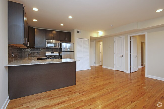 Lincoln Square Commons - 4759 N Maplewood Ave - Apartments in Chicago ...