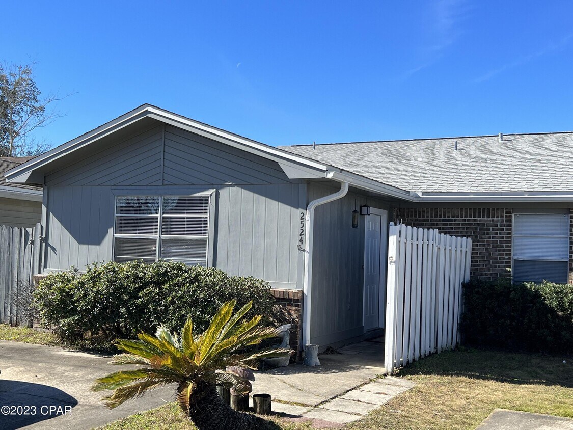 2524 Johnson Dr, Lynn Haven, FL 32444 - Townhome Rentals in Lynn Haven ...
