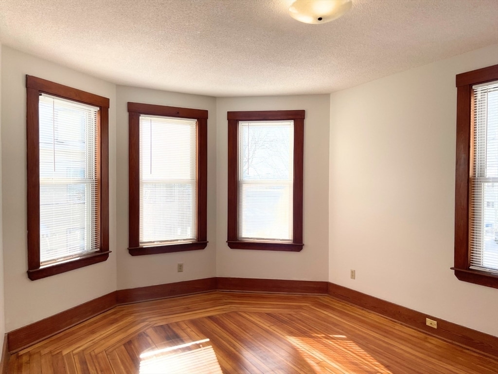 25 Bennett St Unit 2, Beverly, MA 01915 - Room for Rent in Beverly, MA ...