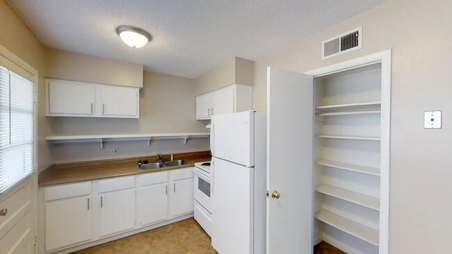 Granada Apartments & Townhomes Rentals - Decatur, AL | Apartments.com