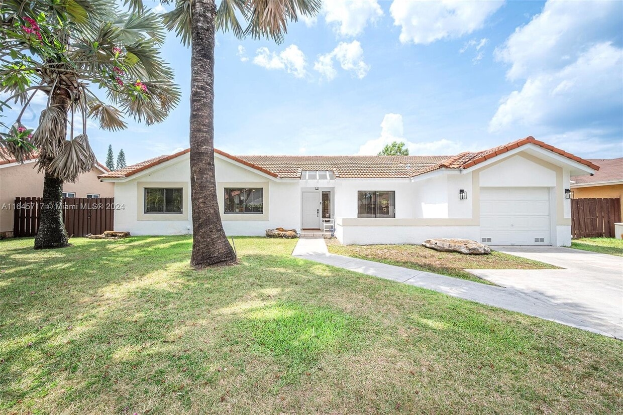 15327 SW 54th Ln Miami, FL 33185 - Alquileres en Miami, FL | Apartamentos.com